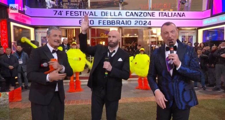 John Travolta torna al Festival di Sanremo 2024 tra applausi e balli ...